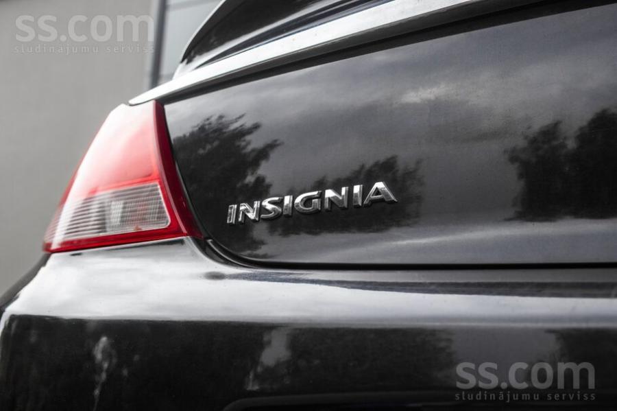 Black Opel Insignia 2011 in Riga, with an engine capacity of 2.00 L and mileage of 328 thousand km for 3250 €, photo 8 on AUTOMOTO.COM.LV
