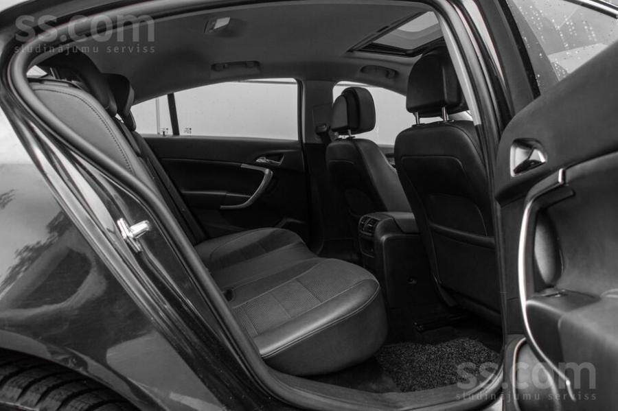 Black Opel Insignia 2011 in Riga, with an engine capacity of 2.00 L and mileage of 328 thousand km for 3250 €, photo 13 on AUTOMOTO.COM.LV
