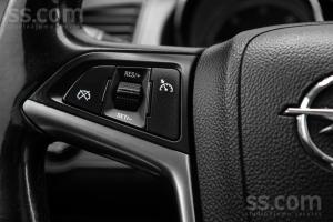 Black Opel Insignia 2011 in Riga, with an engine capacity of 2.00 L and mileage of 328 thousand km for 3250 €, photo 19 on AUTOMOTO.COM.LV