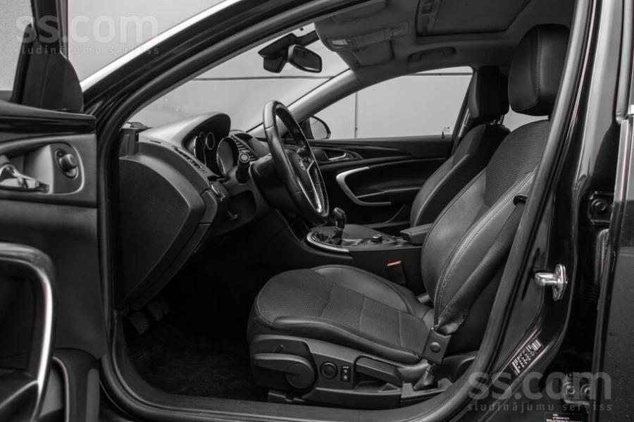 Black Opel Insignia 2011 in Riga, with an engine capacity of 2.00 L and mileage of 328 thousand km for 3250 €, photo 9 on AUTOMOTO.COM.LV
