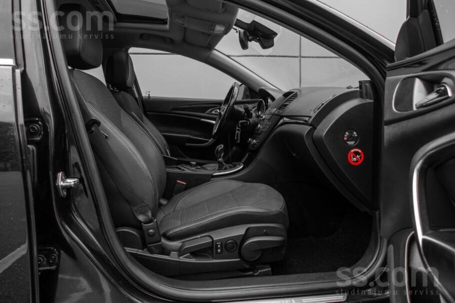 Black Opel Insignia 2011 in Riga, with an engine capacity of 2.00 L and mileage of 328 thousand km for 3250 €, photo 11 on AUTOMOTO.COM.LV