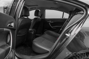Black Opel Insignia 2011 in Riga, with an engine capacity of 2.00 L and mileage of 328 thousand km for 3250 €, photo 12 on AUTOMOTO.COM.LV