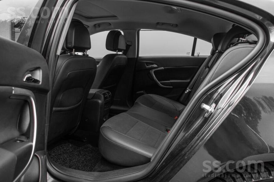 Black Opel Insignia 2011 in Riga, with an engine capacity of 2.00 L and mileage of 328 thousand km for 3250 €, photo 12 on AUTOMOTO.COM.LV