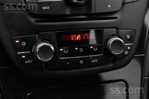 Black Opel Insignia 2011 in Riga, with an engine capacity of 2.00 L and mileage of 328 thousand km for 3250 €, photo 25 on AUTOMOTO.COM.LV
