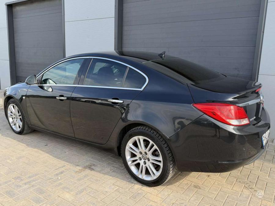 Black Opel Insignia 2011 in Vilnius, with an engine capacity of 1.96 L and mileage of 187 thousand km for 1850 €, photo 4 on AUTOMOTO.COM.LV