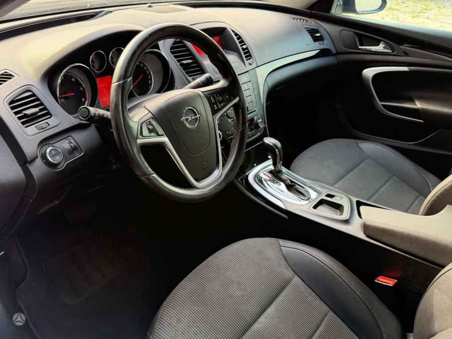 Black Opel Insignia 2011 in Vilnius, with an engine capacity of 1.96 L and mileage of 187 thousand km for 1850 €, photo 15 on AUTOMOTO.COM.LV