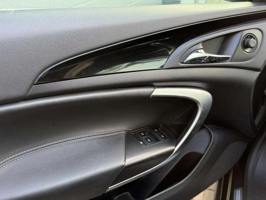 Black Opel Insignia 2011 in Vilnius, with an engine capacity of 1.96 L and mileage of 187 thousand km for 1850 €, photo 16 on AUTOMOTO.COM.LV