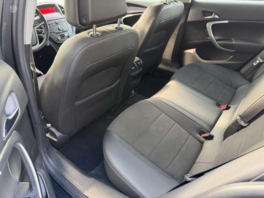 Black Opel Insignia 2011 in Vilnius, with an engine capacity of 1.96 L and mileage of 187 thousand km for 1850 €, photo 18 on AUTOMOTO.COM.LV