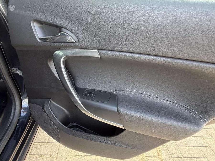 Black Opel Insignia 2011 in Vilnius, with an engine capacity of 1.96 L and mileage of 187 thousand km for 1850 €, photo 20 on AUTOMOTO.COM.LV