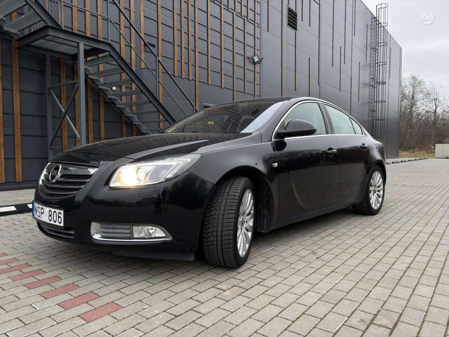 Black Opel Insignia 2011 in Mazeikiai, with an engine capacity of 1.96 L and mileage of 263 thousand km for 4499 €, photo 1 on AUTOMOTO.COM.LV