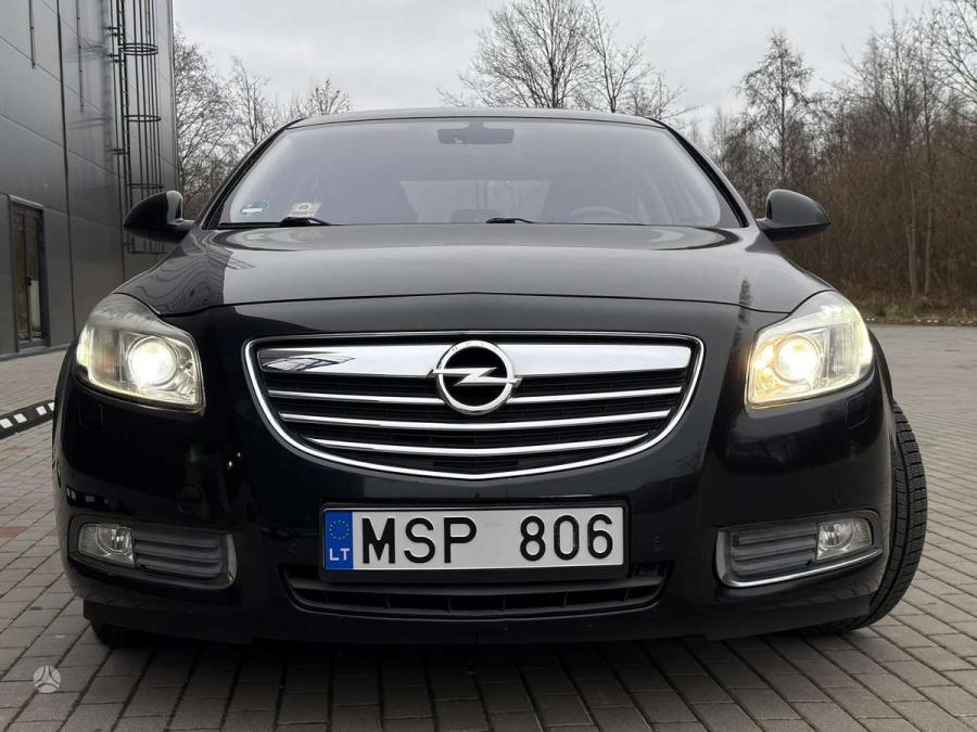 Black Opel Insignia 2011 in Mazeikiai, with an engine capacity of 1.96 L and mileage of 263 thousand km for 4499 €, photo 4 on AUTOMOTO.COM.LV