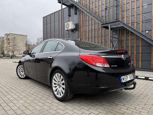 Black Opel Insignia 2011 in Mazeikiai, with an engine capacity of 1.96 L and mileage of 263 thousand km for 4499 €, photo 8 on AUTOMOTO.COM.LV