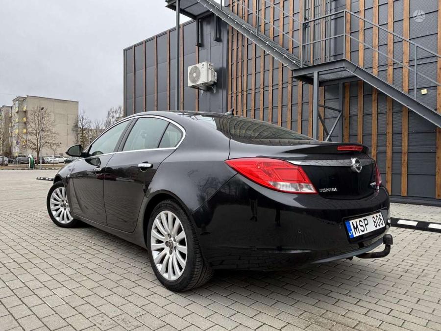 Black Opel Insignia 2011 in Mazeikiai, with an engine capacity of 1.96 L and mileage of 263 thousand km for 4499 €, photo 8 on AUTOMOTO.COM.LV