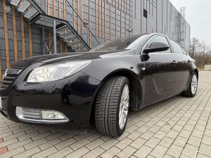Black Opel Insignia 2011 in Mazeikiai, with an engine capacity of 1.96 L and mileage of 263 thousand km for 4499 €, photo 9 on AUTOMOTO.COM.LV