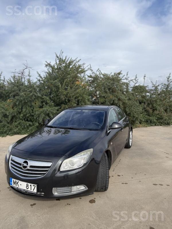 Opel Insignia 2011 in Liepaja on AUTOMOTO.COM.LV Black Opel Insignia 2011 in Liepaja, with an engine capacity of 2.00 L and mileage of 301 thousand km for 3750 €, photo 1 on AUTOMOTO.COM.LV