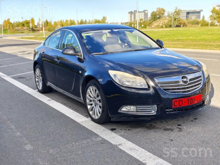 Black Opel Insignia 2011 in Riga, with an engine capacity of 2.00 L and mileage of 151 thousand km for 3200 €, photo 1 on AUTOMOTO.COM.LV