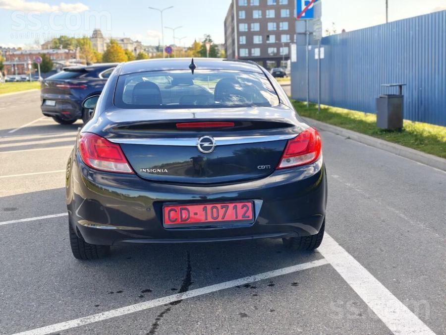 Black Opel Insignia 2011 in Riga, with an engine capacity of 2.00 L and mileage of 151 thousand km for 3200 €, photo 5 on AUTOMOTO.COM.LV