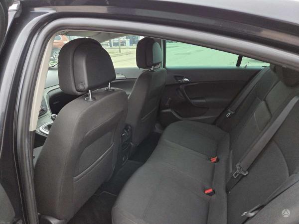Black Opel Insignia 2012 in Marijampole, with an engine capacity of 1.96 L and mileage of 232 thousand km for 3800 €, photo 11 on AUTOMOTO.COM.LV