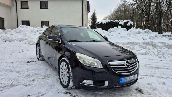 Black Opel Insignia 2012 in Klaipeda, with an engine capacity of 2.38 L and mileage of 282 thousand km for 2999 €, photo 6 on AUTOMOTO.COM.LV