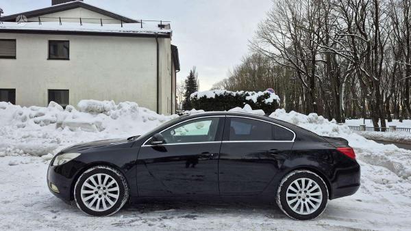 Black Opel Insignia 2012 in Klaipeda, with an engine capacity of 2.38 L and mileage of 282 thousand km for 2999 €, photo 10 on AUTOMOTO.COM.LV