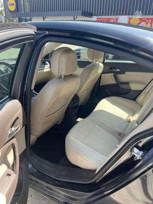 Black Opel Insignia 2012 in Kaunas, with an engine capacity of 2.00 L and mileage of 300 thousand km for 2990 €, photo 12 on AUTOMOTO.COM.LV