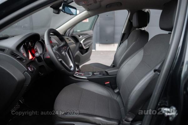 Black Opel Insignia 2012 in Tallinn, with an engine capacity of 2.00 L and mileage of 145 thousand km for 3799 €, photo 6 on AUTOMOTO.COM.LV