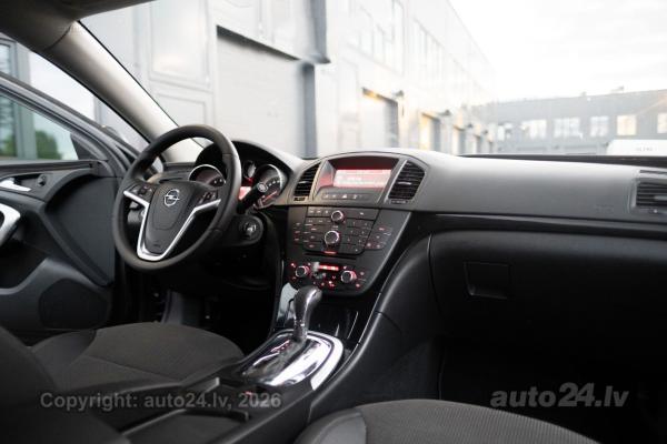 Black Opel Insignia 2012 in Tallinn, with an engine capacity of 2.00 L and mileage of 145 thousand km for 3799 €, photo 10 on AUTOMOTO.COM.LV