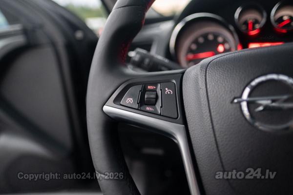 Black Opel Insignia 2012 in Tallinn, with an engine capacity of 2.00 L and mileage of 145 thousand km for 3799 €, photo 11 on AUTOMOTO.COM.LV