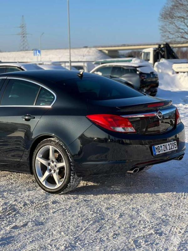 Black Opel Insignia 2013 in Klaipeda, with an engine capacity of 1.96 L and mileage of 276 thousand km for 4300 €, photo 4 on AUTOMOTO.COM.LV