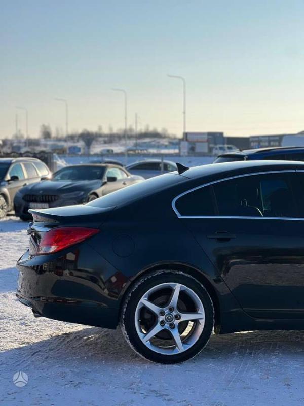 Black Opel Insignia 2013 in Klaipeda, with an engine capacity of 1.96 L and mileage of 276 thousand km for 4300 €, photo 5 on AUTOMOTO.COM.LV
