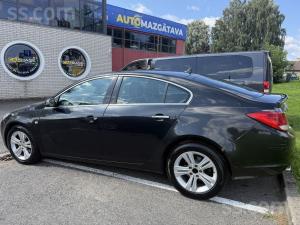 Black Opel Insignia 2013 in Riga, with an engine capacity of 2.00 L and mileage of 259 thousand km for 2500 €, photo 3 on AUTOMOTO.COM.LV