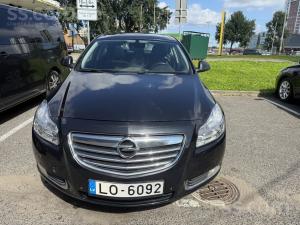 Black Opel Insignia 2013 in Riga, with an engine capacity of 2.00 L and mileage of 259 thousand km for 2500 €, photo 5 on AUTOMOTO.COM.LV