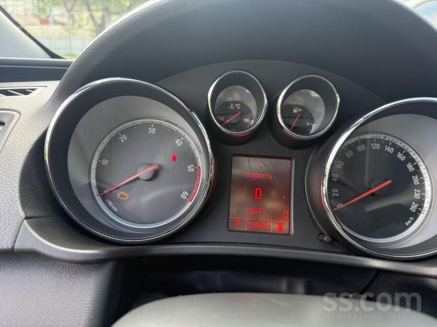 Black Opel Insignia 2013 in Riga, with an engine capacity of 2.00 L and mileage of 259 thousand km for 2500 €, photo 6 on AUTOMOTO.COM.LV