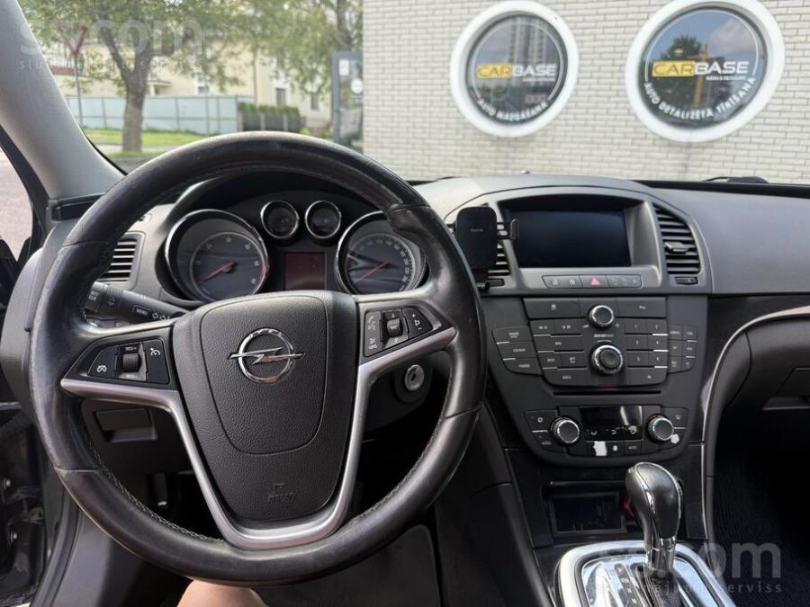 Black Opel Insignia 2013 in Riga, with an engine capacity of 2.00 L and mileage of 259 thousand km for 2500 €, photo 7 on AUTOMOTO.COM.LV