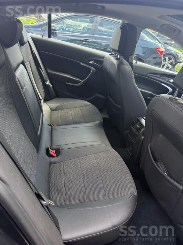 Black Opel Insignia 2013 in Riga, with an engine capacity of 2.00 L and mileage of 259 thousand km for 2500 €, photo 8 on AUTOMOTO.COM.LV