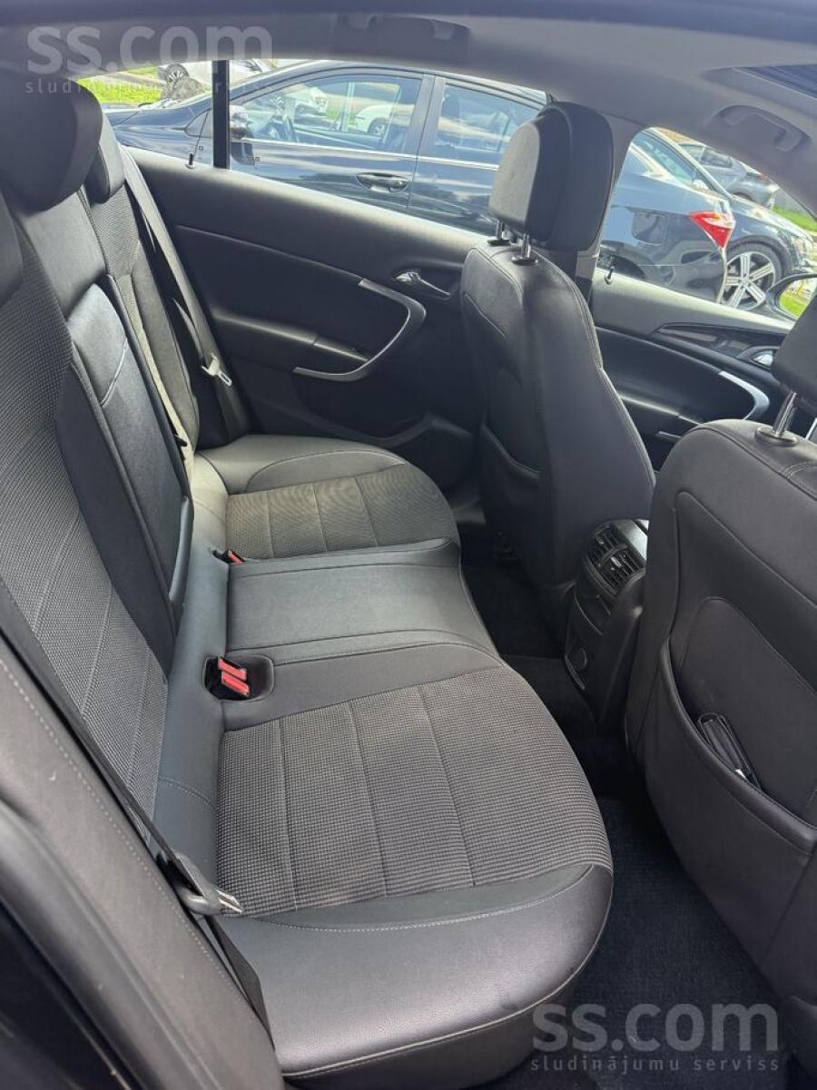 Black Opel Insignia 2013 in Riga, with an engine capacity of 2.00 L and mileage of 259 thousand km for 2500 €, photo 8 on AUTOMOTO.COM.LV