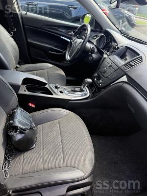 Black Opel Insignia 2013 in Riga, with an engine capacity of 2.00 L and mileage of 259 thousand km for 2500 €, photo 9 on AUTOMOTO.COM.LV