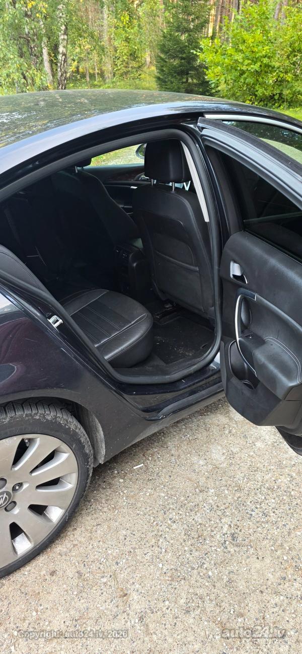 Black Opel Insignia 2013 in Tallinn, with an engine capacity of 2.00 L and mileage of 0 thousand km for 4100 €, photo 11 on AUTOMOTO.COM.LV