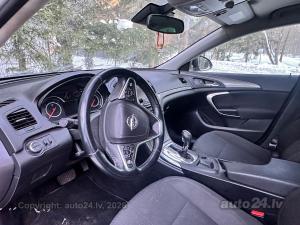 Black Opel Insignia 2015 in Tallinn, with an engine capacity of 2.00 L and mileage of 246 thousand km for 1500 €, photo 4 on AUTOMOTO.COM.LV