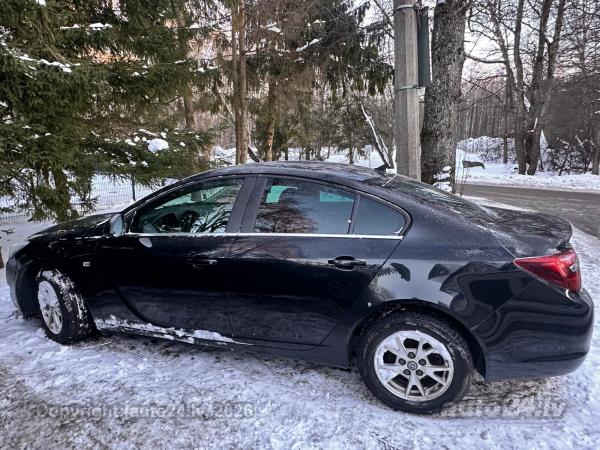 Black Opel Insignia 2015 in Tallinn, with an engine capacity of 2.00 L and mileage of 246 thousand km for 1500 €, photo 4 on AUTOMOTO.COM.LV
