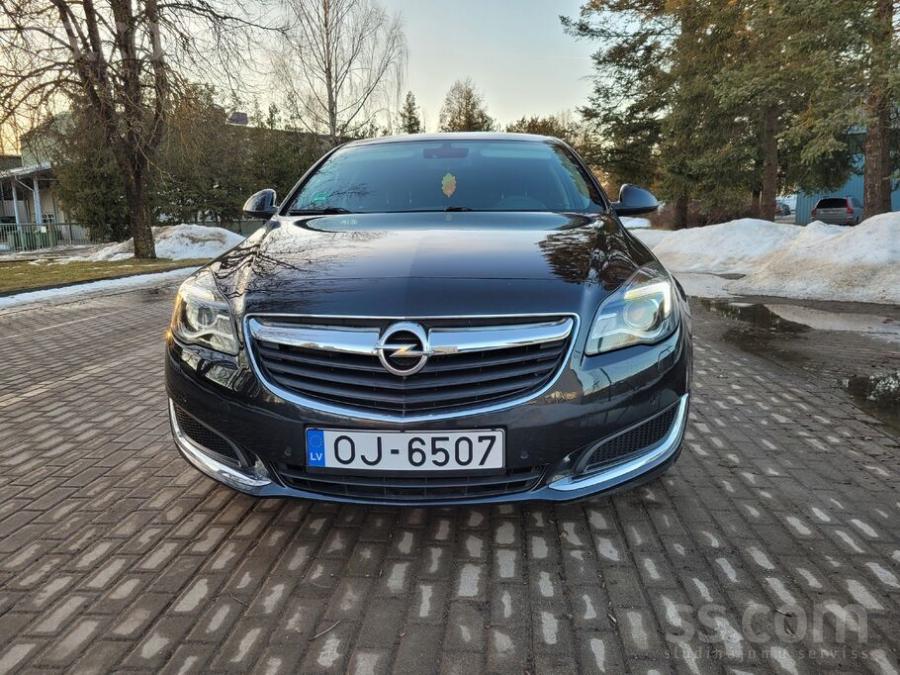 Black Opel Insignia 2016 in Ogre, with an engine capacity of 1.60 L and mileage of 221 thousand km for 6190 €, photo 3 on AUTOMOTO.COM.LV