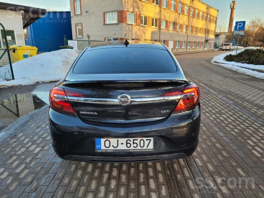 Black Opel Insignia 2016 in Ogre, with an engine capacity of 1.60 L and mileage of 221 thousand km for 6190 €, photo 6 on AUTOMOTO.COM.LV