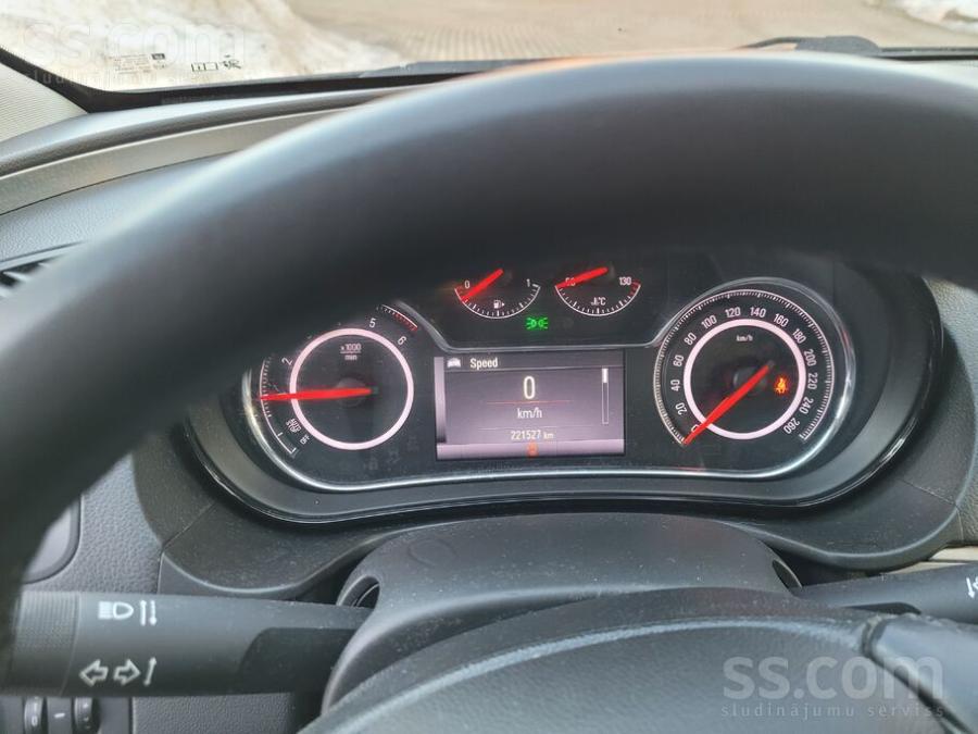Black Opel Insignia 2016 in Ogre, with an engine capacity of 1.60 L and mileage of 221 thousand km for 6190 €, photo 12 on AUTOMOTO.COM.LV