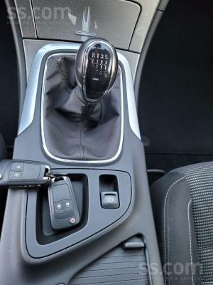 Black Opel Insignia 2016 in Ogre, with an engine capacity of 1.60 L and mileage of 221 thousand km for 6190 €, photo 13 on AUTOMOTO.COM.LV