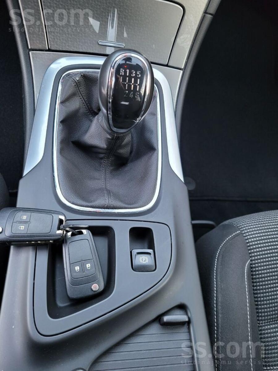 Black Opel Insignia 2016 in Ogre, with an engine capacity of 1.60 L and mileage of 221 thousand km for 6190 €, photo 13 on AUTOMOTO.COM.LV