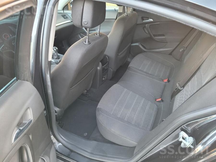 Black Opel Insignia 2016 in Ogre, with an engine capacity of 1.60 L and mileage of 221 thousand km for 6190 €, photo 15 on AUTOMOTO.COM.LV