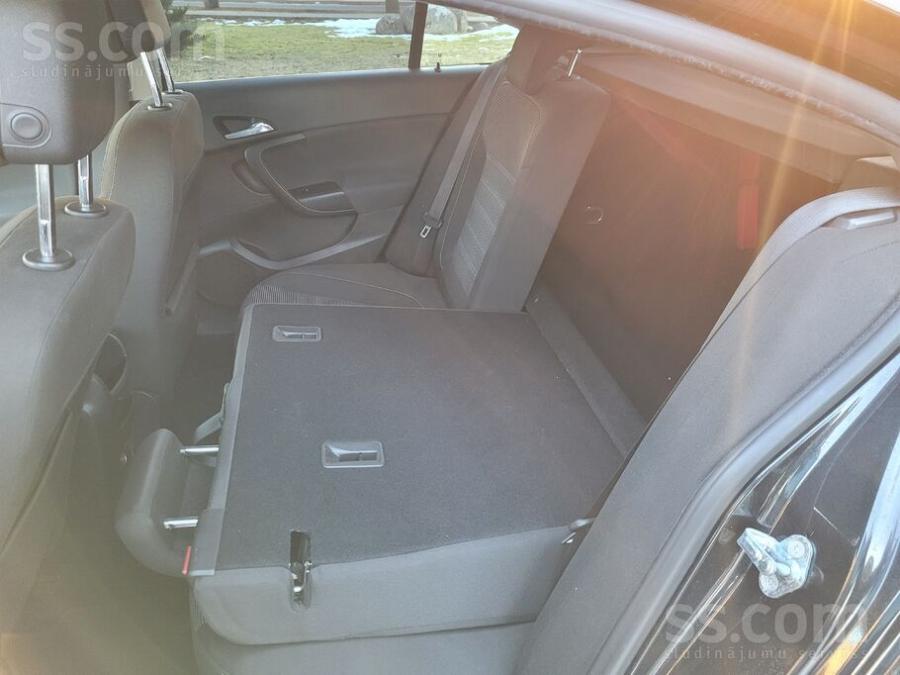 Black Opel Insignia 2016 in Ogre, with an engine capacity of 1.60 L and mileage of 221 thousand km for 6190 €, photo 16 on AUTOMOTO.COM.LV