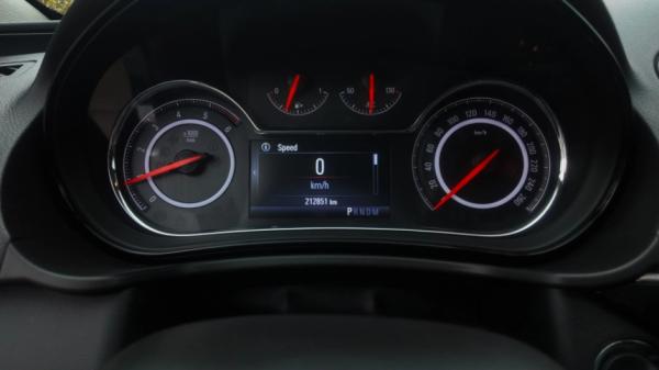 Black Opel Insignia 2017 in Riga, with an engine capacity of 2.00 L and mileage of 213 thousand km for 7200 €, photo 9 on AUTOMOTO.COM.LV