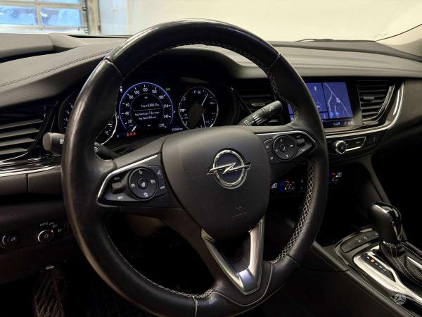 Black Opel Insignia 2020 in Vilnius, with an engine capacity of 1.49 L and mileage of 95 thousand km for 14490 €, photo 10 on AUTOMOTO.COM.LV