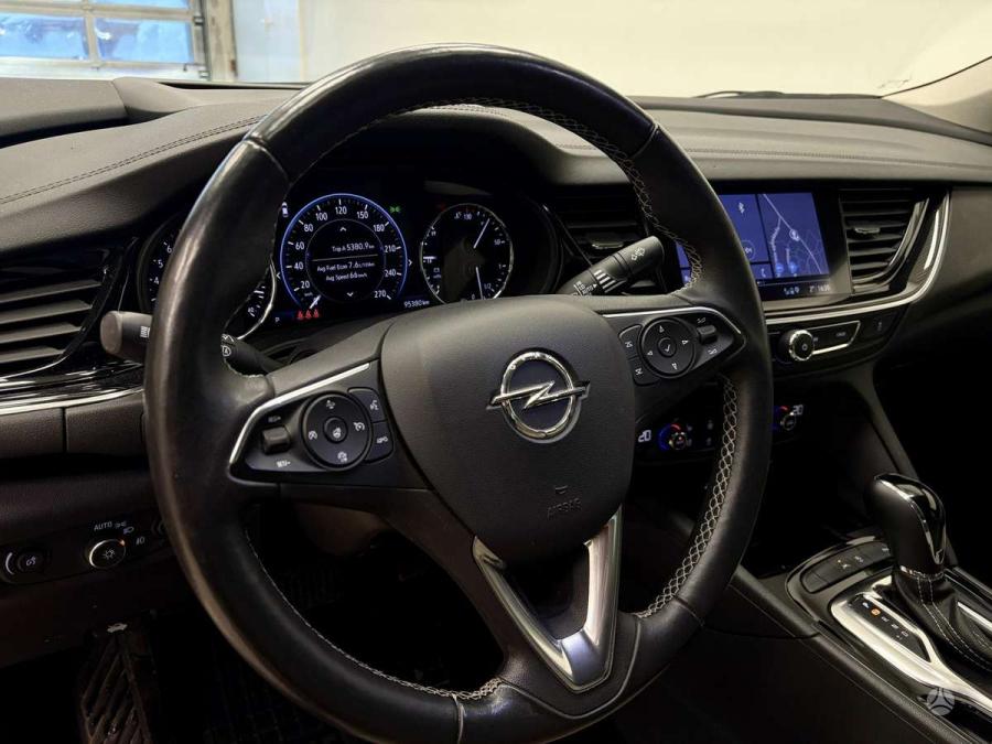 Black Opel Insignia 2020 in Vilnius, with an engine capacity of 1.49 L and mileage of 95 thousand km for 14490 €, photo 10 on AUTOMOTO.COM.LV